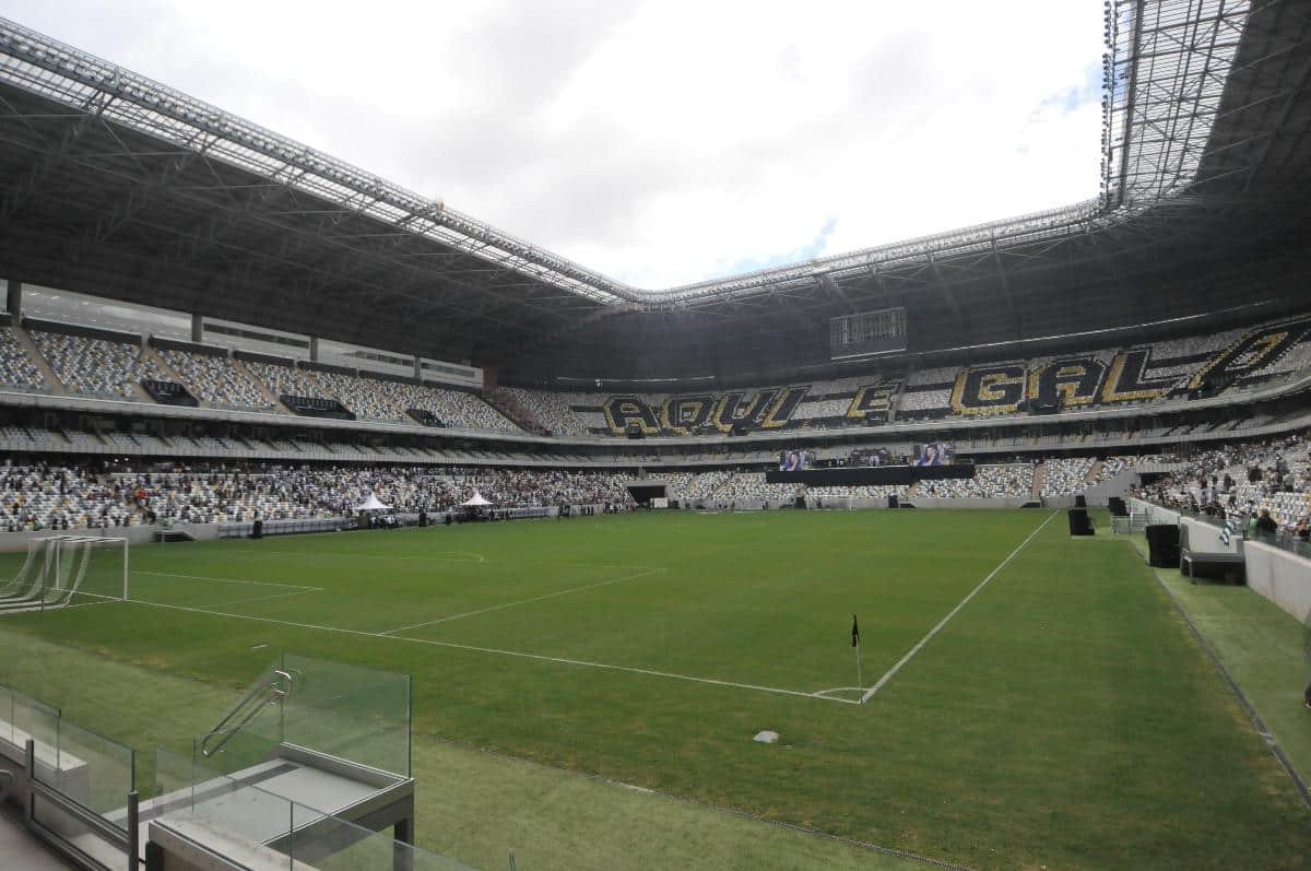 Vídeo: Torcedor do Atlético-MG se emociona ao entrar na Arena MRV