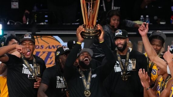 Davis faz história em título dos Lakers na primeira Copa NBA; LeBron ...