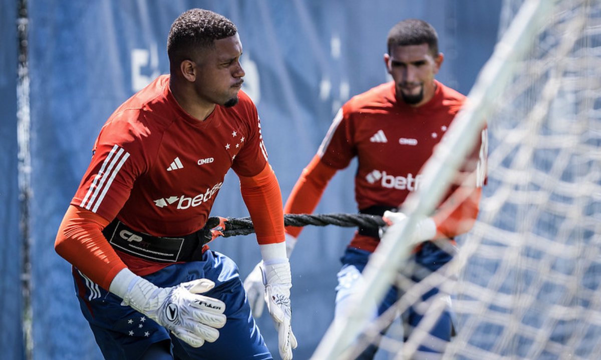 Cruzeiro renova contrato com goleiro até o fim de 2025