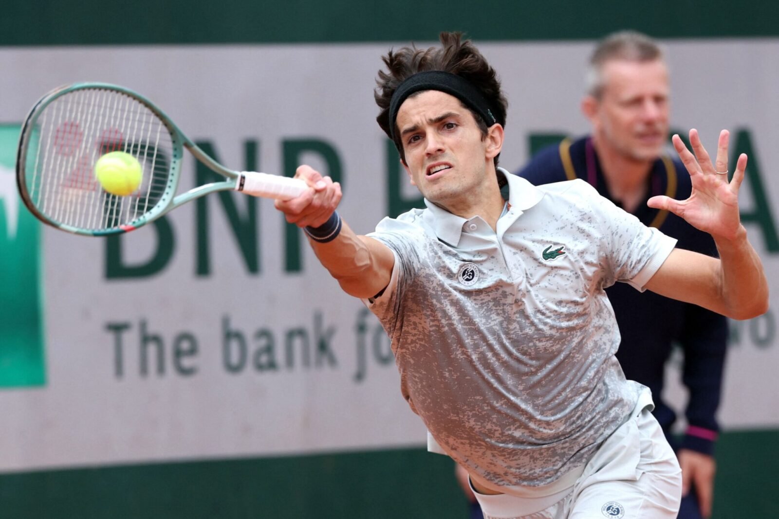 João Fonseca domina ex-top 10 e vai à segunda rodada de Roland Garros