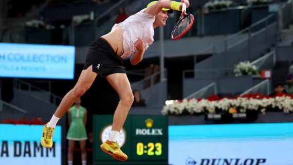 João Fonseca x Pierre-Hugues Herbert em Roland Garros: onde assistir ao vivo