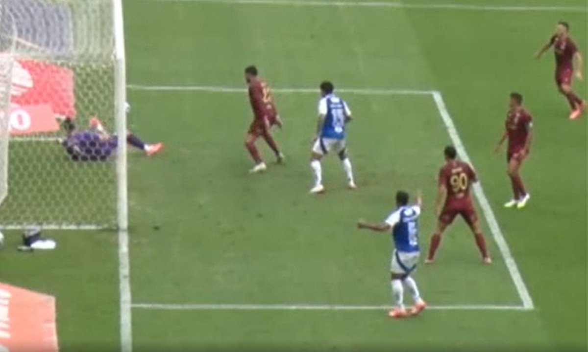 Cruzeiro x Fluminense: narrador grita gol em cabeceio na trave de Kaiki